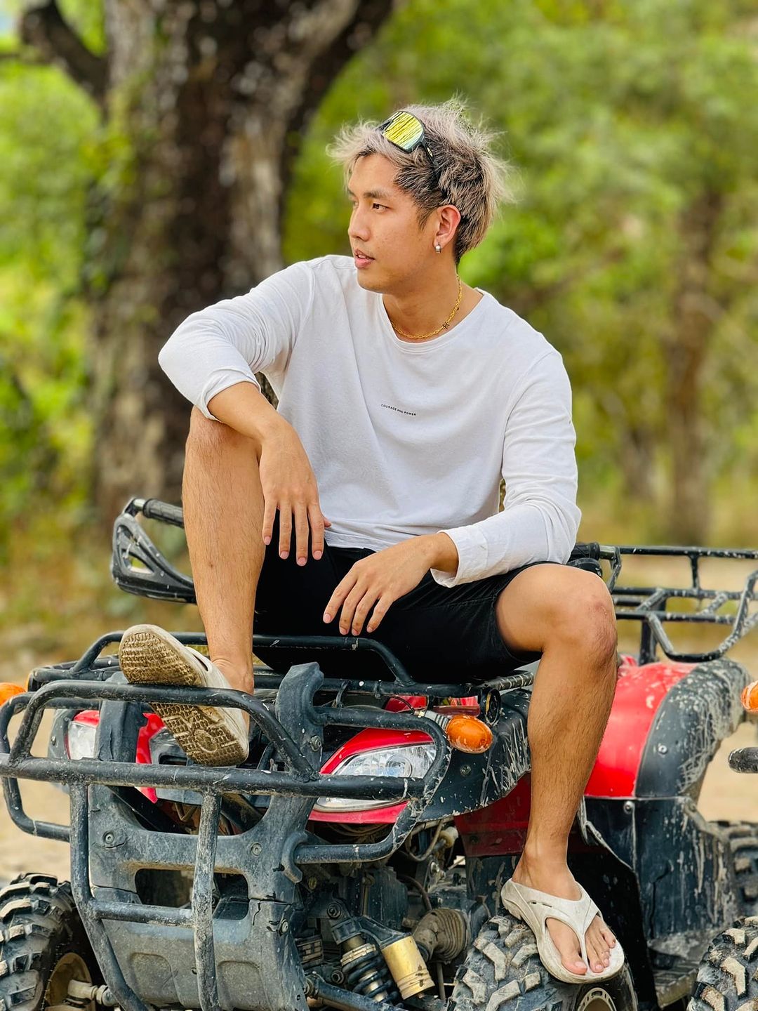 เจมส์ เดชาวัฒน์ นายแบบหนุ่มหล่อหน้าใส การันตีงานดีโดนใจแน่นอน