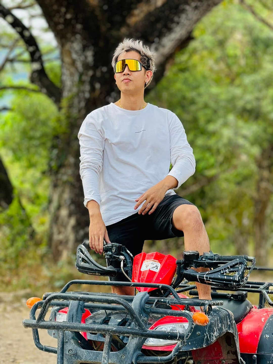 เจมส์ เดชาวัฒน์ นายแบบหนุ่มหล่อหน้าใส การันตีงานดีโดนใจแน่นอน